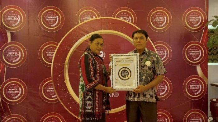 SMAK Suria Atambua Terima Penghargaan Indonesian School Excellent Award ...