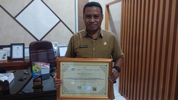 SMK Negeri 2 Kupang Terima Penghargaan Kategori Cerdas Berkarakter dari Kemendikbudristek - Pos ...