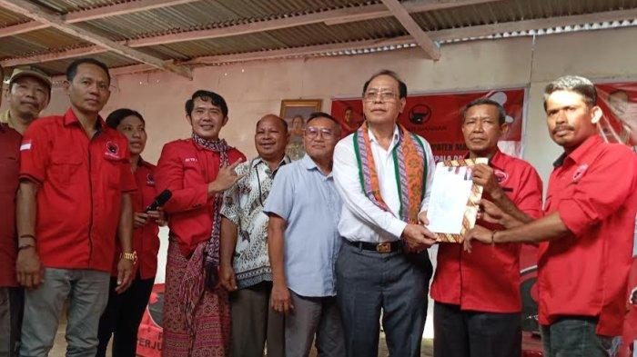 Pilkada Malaka, Stef Bria Seran Sebut Idolakan Bung Karno Usai Daftar di PDIP - Pos-kupang.com