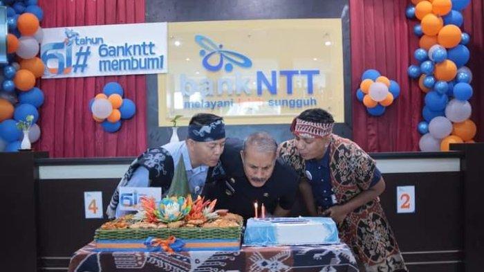 Bupati Khristofel Praing Tiup Lilin Rayakan HUT Bank NTT ke - 61 - Pos ...