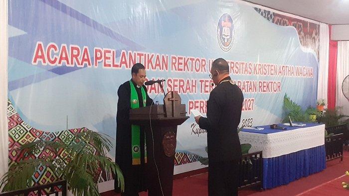 Prof Godlief Neonufa Resmi Dilantik Sebagai Rektor UKAW Kupang Periode ...