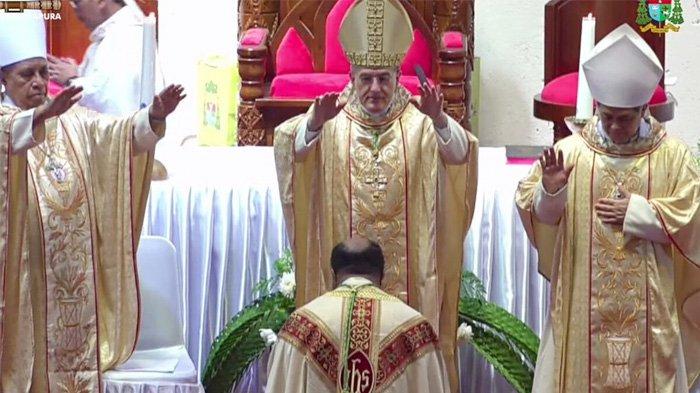 Yanuarius Theofilus Matopai You, Pastor Asli Papua Pertama Ditahbiskan ...