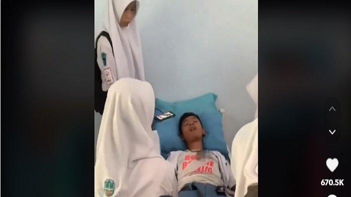 Video Viral TikTok, Dua Pelajar di Jombang Dihukum Push Up 50 Kali hingga Sesak Nafas - Pos ...