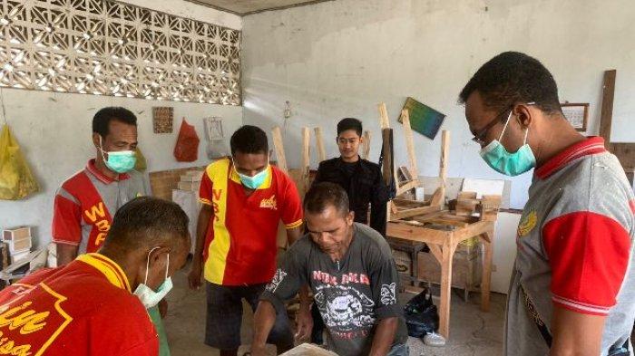 Lapas Atambua Beri Pelatihan Meubeler Bersertifikat Bagi 10 WBP - Pos ...