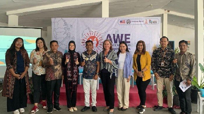 Berdayakan Perempuan Ende Jadi Enterpreneur, Erik Rede: AWE Indonesia ...
