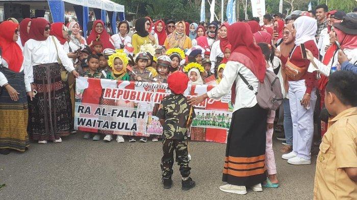 Ribuan Masyarakat Kota Tambolaka Sumba Barat Daya Saksikan Karnaval ...