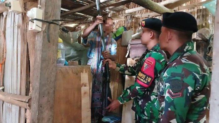 Satgas Pamtas Yonkav 6/Naga Karimata Terima 1 Pucuk Senjata Rakitan dari Masyarakat - Pos-kupang.com