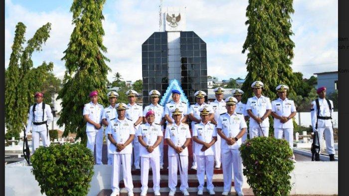 Dalam Rangka HUT ke 77 TNI AL, Danlantamal VII Pimpin Ziarah dan Tabur Bunga di TMP Dharma Loka ...