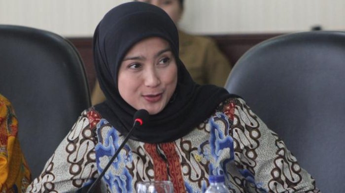 Suami Pertama Desy Ratnasari, Trenady Pramudya Profesinya Beda Jauh ...