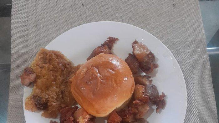 Kuliner NTT, Kurang Karbohidrat, Makan Sekerat Roti deng Daging Babi ...