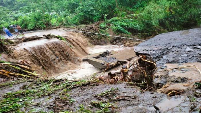 Kali Wae Koe Manggarai Timur Banjir, Jalan Waelengga-Lete Putus dan ...
