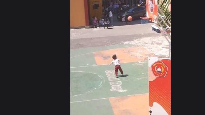 Video Viral Tik Tok : Anak SD Mahir Bermain Basket, Saemangat Dan Kerja ...