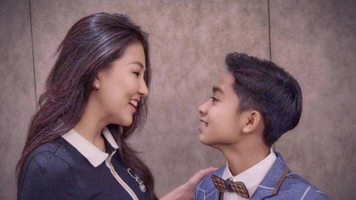 Sarwendah Tepis Tangan Betrand Peto yang Mau Memeluknya, Aksi Istri Ruben Onsu Jadi Video Viral ...