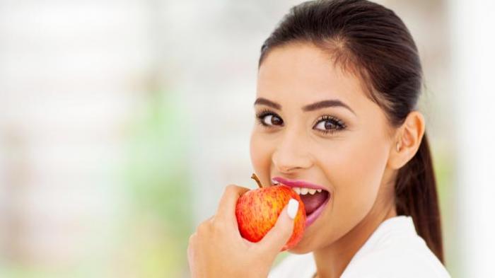 Sering Dibuang Kulitnya, Wajib Tahu 6 Manfaat Kulit Apel untuk ...