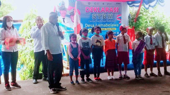 Dukcapil Flores Timur Serahkan Kartu Identitas Anak Bagi 70 Pelajar di ...