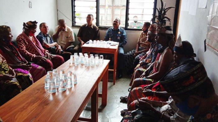 Cucu Sobe Sonbai III Temui Ketua Aliansi Indonesia KGS - Pos-kupang.com