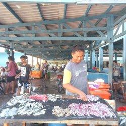 Harga Cumi Jarum Naik Menjelang Idul Fitri di Pasar Oeba, Kelurahan ...