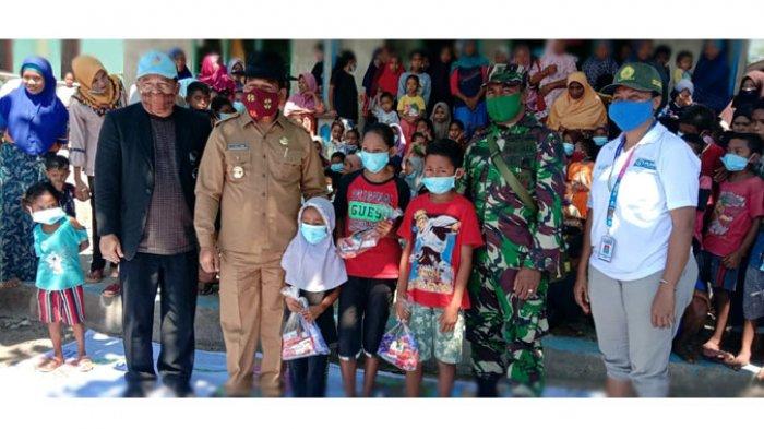 Di Pulau Mules Manggarai Sony Libing Bermain Ular Tangga Dengan Anak ...