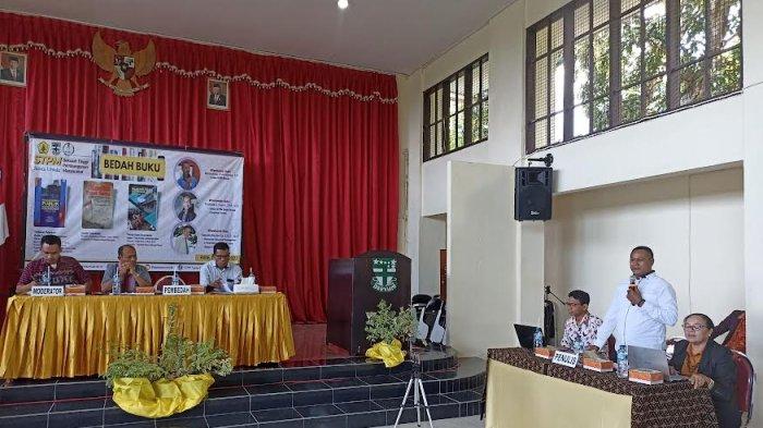 Songsong HUT ke-51, STPM Santa Ursula Ende Bedah Tiga Buku - Pos-kupang.com