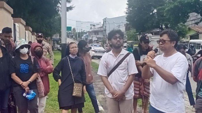 Aliansi Masyarakat di Kupang Protes Dugaan Kriminalisasi Romo Paschal ...