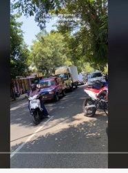 Berita Viral Emak Emak Memilih Berhenti di Jalan di Bawah Pohon Rindang Karena 'Anti-Panas ...