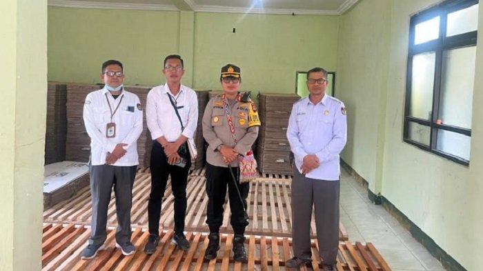 Kapolres Lembata Pantau Logistik Pemilu di KPU Lembata - Pos-kupang.com