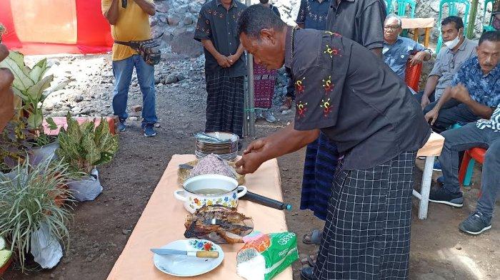Ritual Pau Ama Kaka, Pemberian Makan Leluhur oleh Masyarakat Adat Demon ...