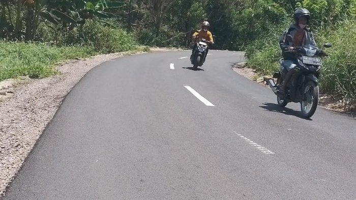 Buat Marka Jalan Garis Putus-Putus di Tikungan Jalan Oesao-Buraen Bisa Menyulitkan Pengendara ...