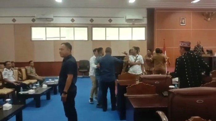 RDP Privatisasi Pantai di Labuan Bajo Ricuh, Kepala BTNK Nyaris Baku Hantam dengan Marsel Ahang ...