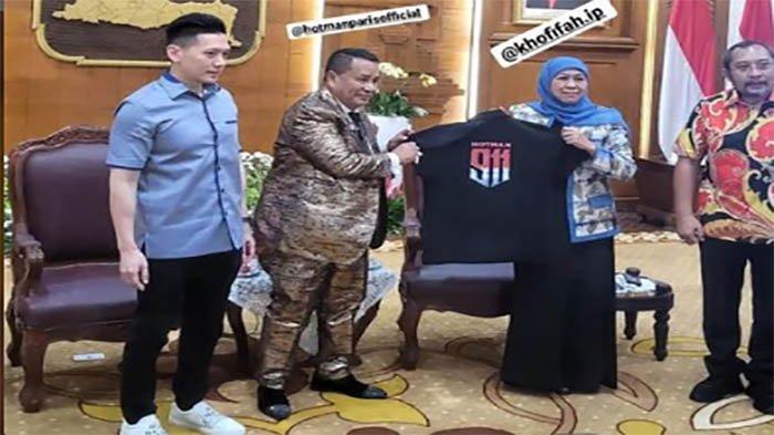Hotman Paris Beri Hadia Kaos Hotman 911 ke Gubernur Jawa Timur ...