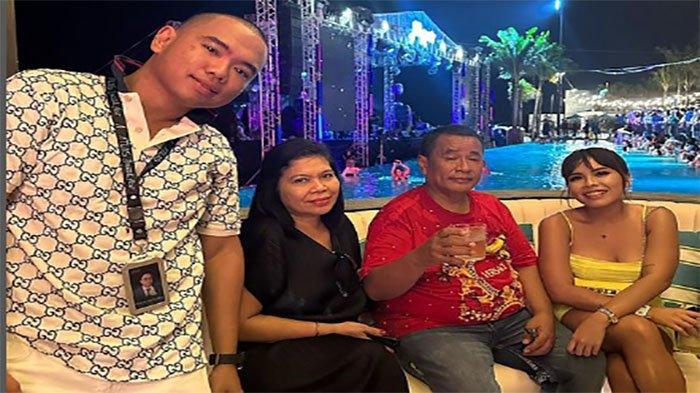 Hotman Paris Sambut Tahun Baru Bersama Keluarga di Atlas,Sang Pengacara ...