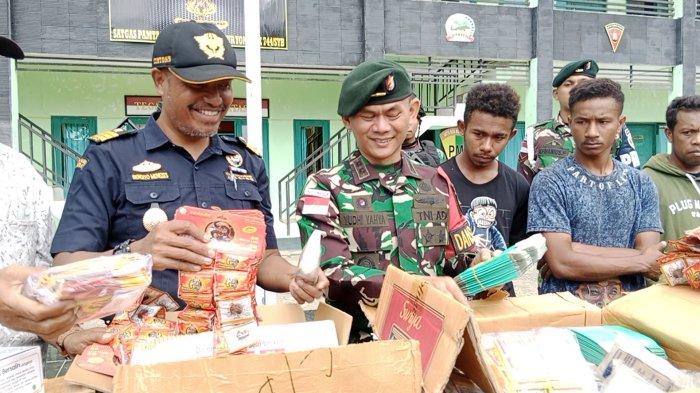 Yonif 744/SYB Serahkan Pelaku Penyelundupan Barang Ilegal ke Bea Cukai ...