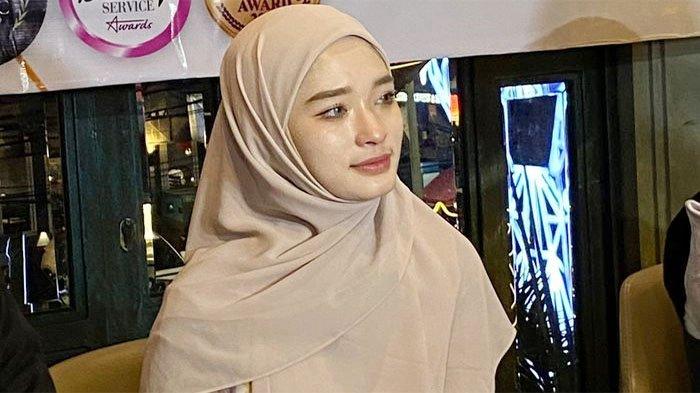 Inara Rusli Akhir Buka Cadar, Wajah Cantik Langsung Terpancar, Istri Virgoun Ungkap Alasan - Pos ...