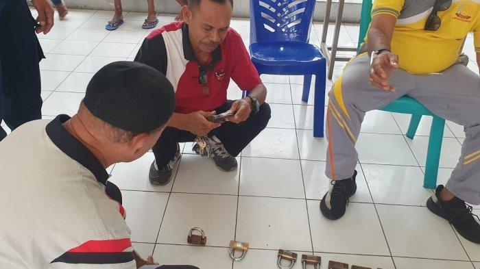 Jajaran Kamtib Lapas Kalabahi Periksa Gembok dan Engsel Hunian Warga ...