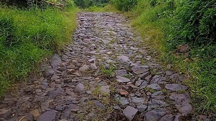 Jalan Menuju Dua Desa di Manggarai Timur Rusak Parah, Warga Minta ...