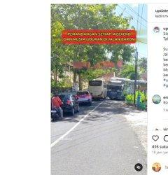 Berita Viral Suasana Lalu Lintas Macet Bus Besar Melewati Jalanan ...