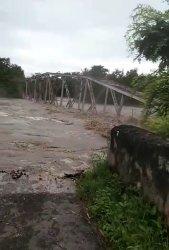 Jembatan Lama di Kambaniru, Sumba Timur Ambruk - Pos-kupang.com