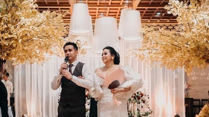 Hidup Mewah Lalu Nikahi Brondong Ajun Prawira, Ini Sosok Suami Pertama ...