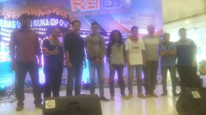 25 Komika Tampil Dalam Lomba Stand Up Comedy Pada Acara Bank NTT-REI ...