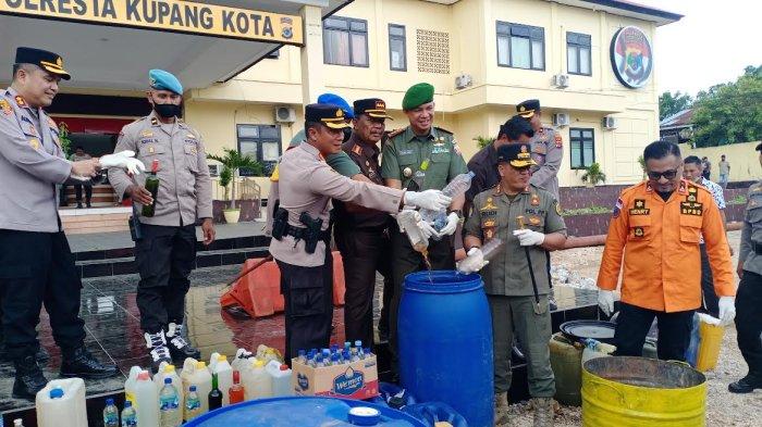 Respon Pengaduan Masyarakat, Polresta Kupang Kota Musnahkan Barang Bukti Hasil Operasi Pekat ...