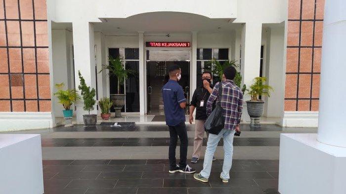 Gories Mere dan Karni Ilyas Urung Diperiksa Kejati NTT Di Kupang - Pos ...