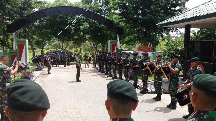 Kaskogabwilhan II Mayjen TNI Joko Warsito Disambut Pagar Betis Personel ...
