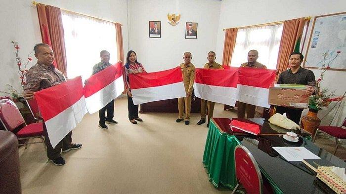 Semarak HUT Ke 78 RI, Kemendagri Bagikan 4.500 Bendera Bagi Warga di ...