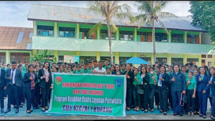 Pimpinan SMKN 1 Kupang Lepas 136 Siswa Program Keahlian ULP ke Dunia ...
