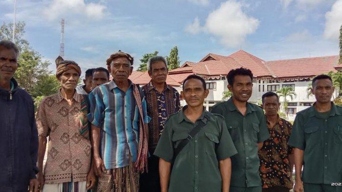 Warga Desa Susulaku B Sambangi Kantor Bupati Timor Tengah Utara, Adukan Dugaan Penyelewengan ...