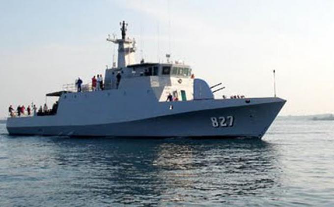 2 KRI Tiba di Tempat Diduga Jatuhnya Pesawat Malaysia Airlines - Pos ...