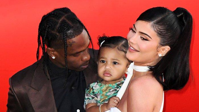 Model Kylie Jenner Pose Tanpa Busana untuk Playboy Bersama Pacar Travis ...