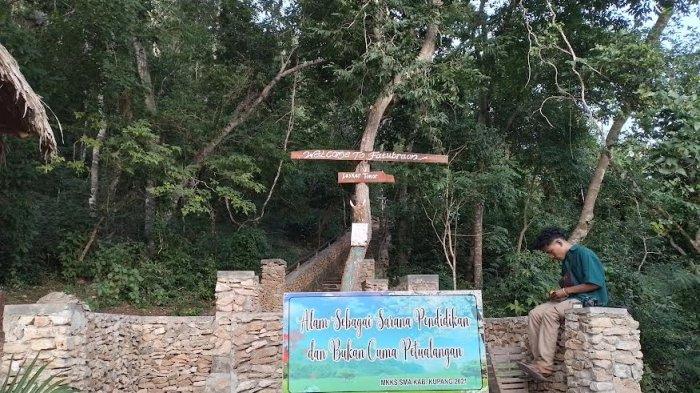 Sejak Sabtu Ribuan Wisatawan Kunjungi Pantai Teres dan Fatubraon - Pos ...