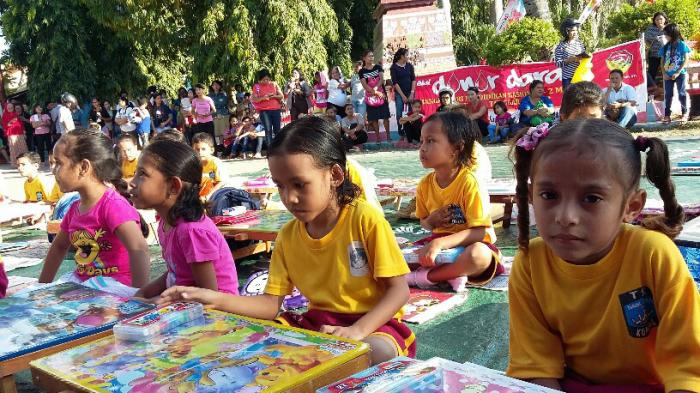 Anak PAUD dan TK Warnai Gambar Prof. WZ Johannes - Pos-kupang.com