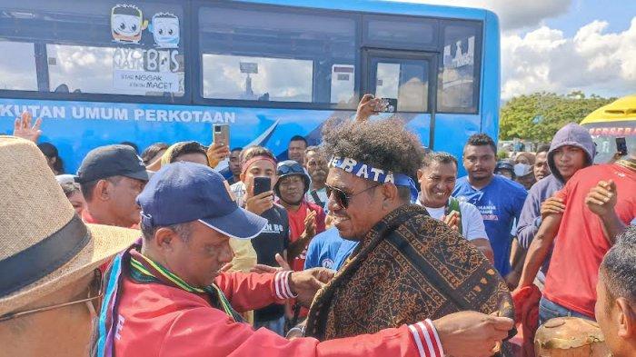 El Tari Memorial Cup: Lomblen Mania Beri Cinderamata Kain, Jagung Titi ...